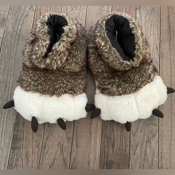 Great Wolf Lodge | Shoes | Great Wolf Lodge Wolf Slippers | Poshmark